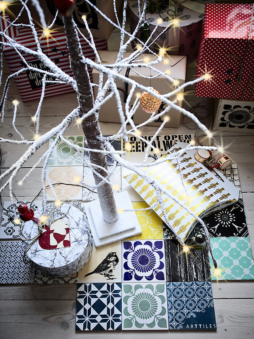 Christmas at Art Tiles – License Features – 12834882 House of Pictures