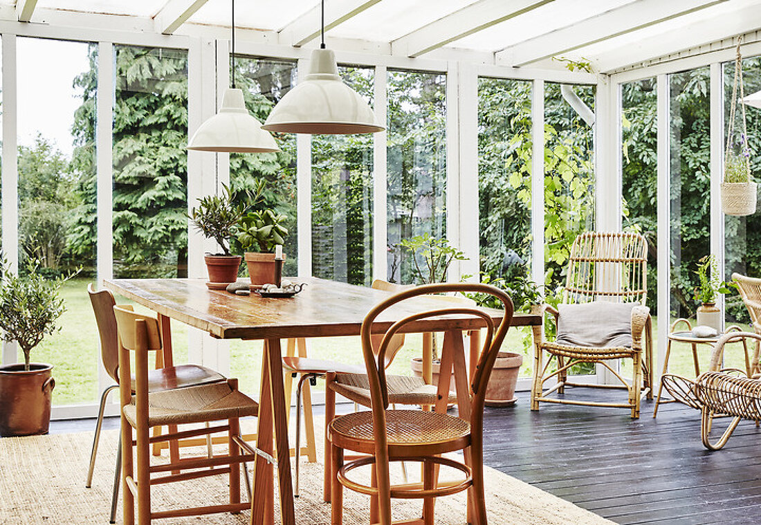 Calm and Natural Ambiance – License Features – 12871821 House of Pictures