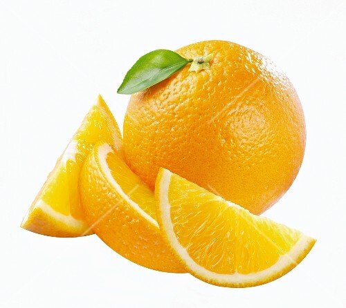 Ganze Orange mit Blatt und … – Bilder kaufen – 11168826 StockFood