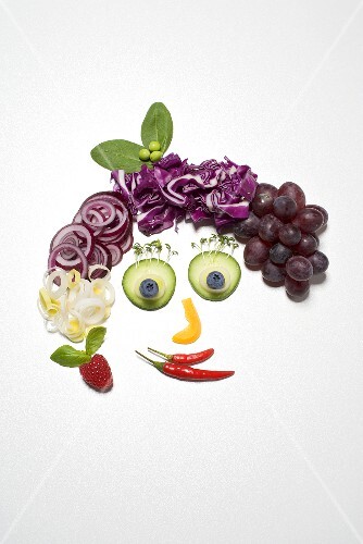 Gesicht aus Gemüse und Obst – Bilder kaufen – 284074 StockFood