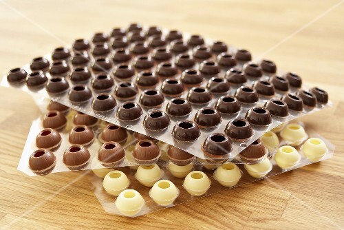 Chocolate truffle shells (white, milk and dark) – buy images – StockFood